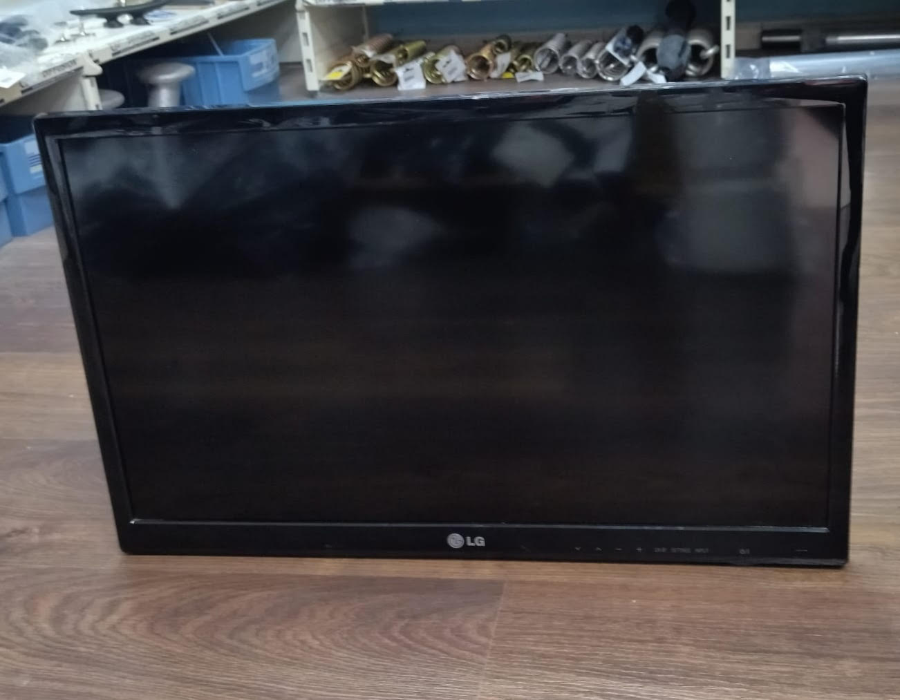 TV Monitor LG, 24 pulgadas con panel IPS | Tienda Nautica Mundo Marino